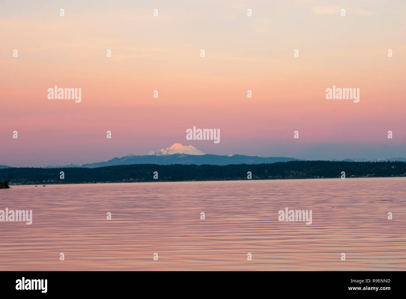 Alpenglow on mount baker hi-res stock photography and images - Alamy