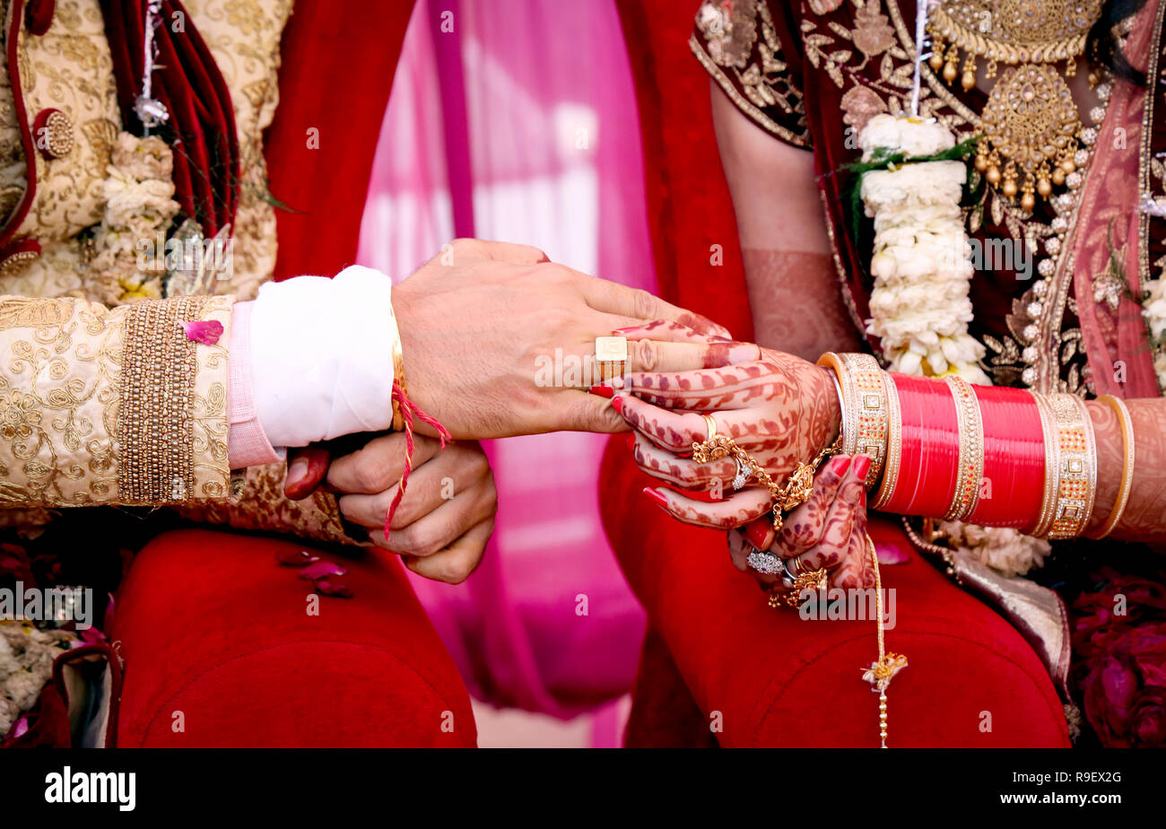 Married marry finger ring hi-res stock photography and images - Alamy