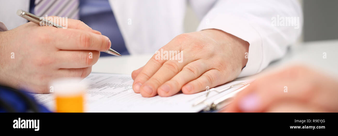 Female hand filling document hi-res stock photography and images - Alamy