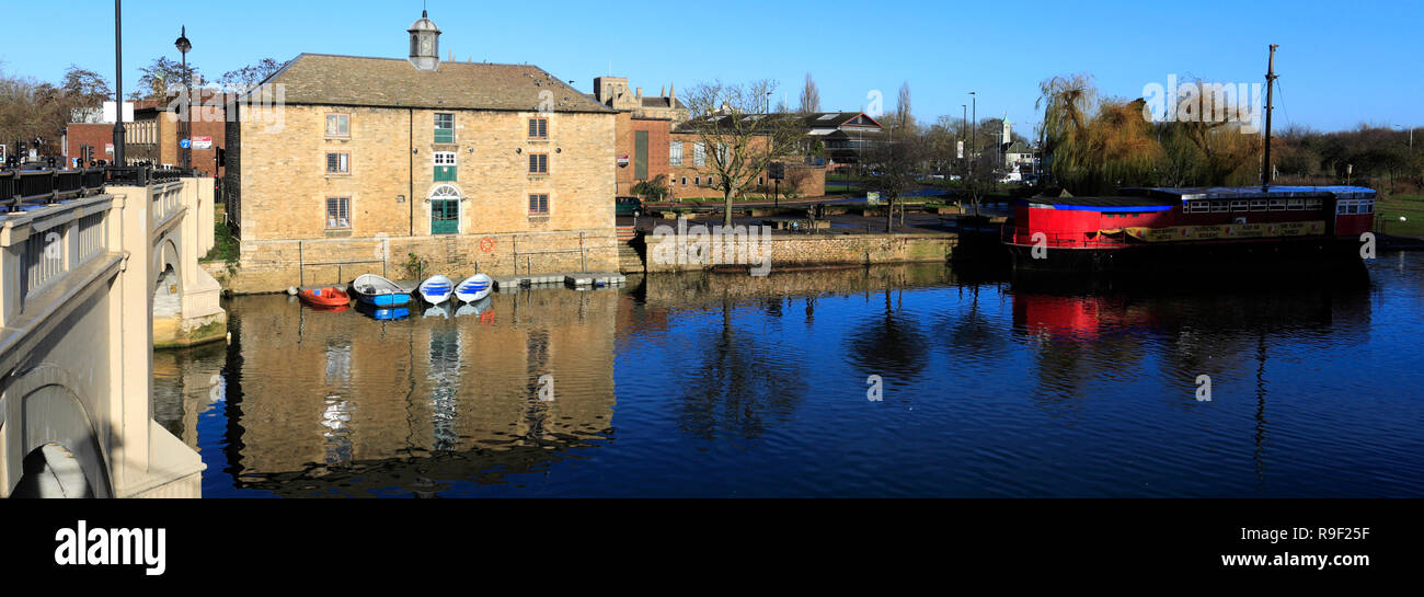 The Customs House, river Nene embankment, Peterborough City ...
