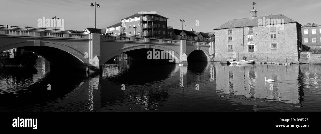 The Customs House, river Nene embankment, Peterborough City ...