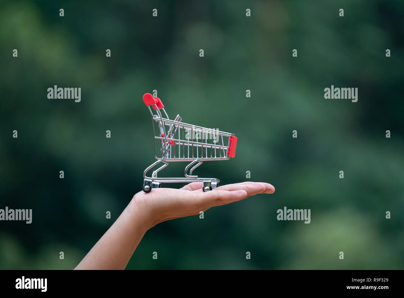 Hand trolley hi-res stock photography and images - Alamy
