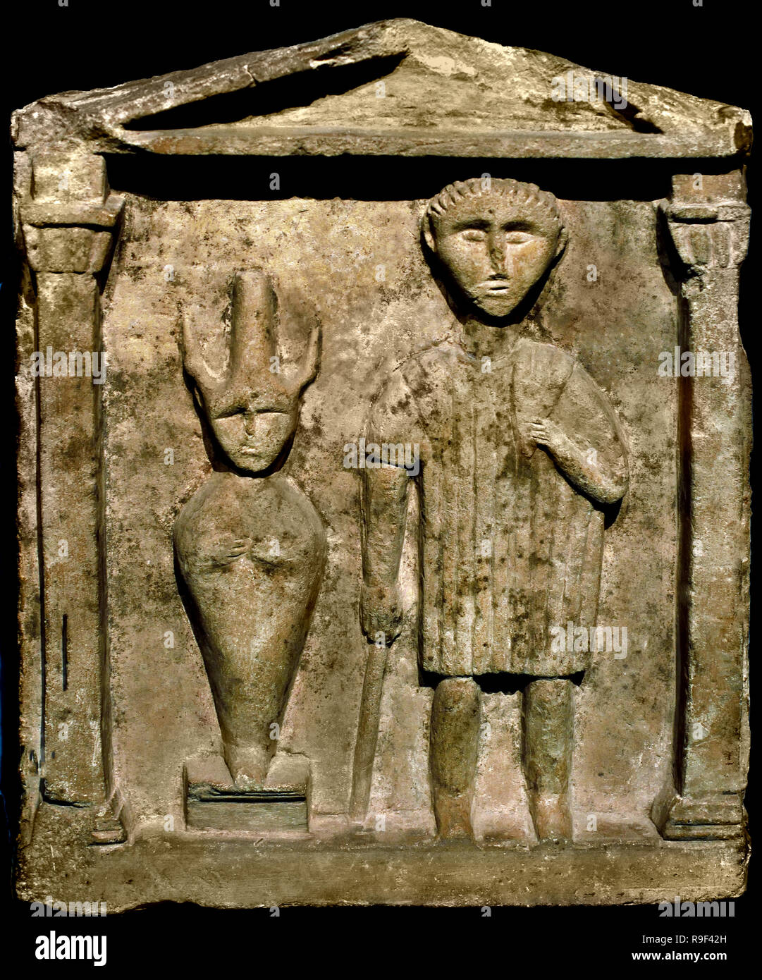 Anonymous; triangle; naos limestone Dimensions: 33 x 25 cm; c. 20 kg ...