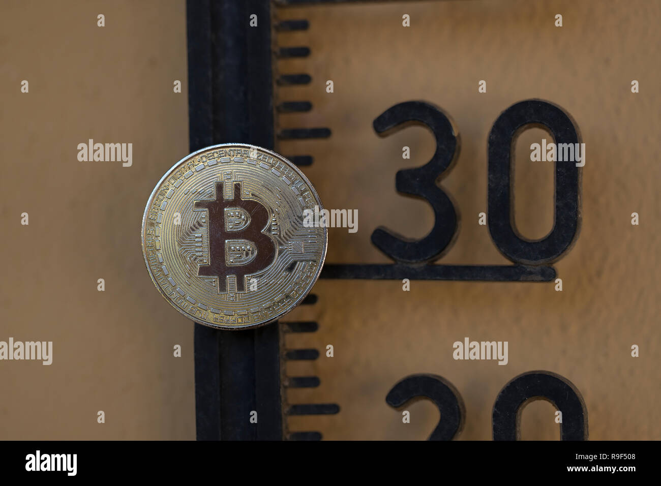 Coin scale hi-res stock photography and images - Alamy
