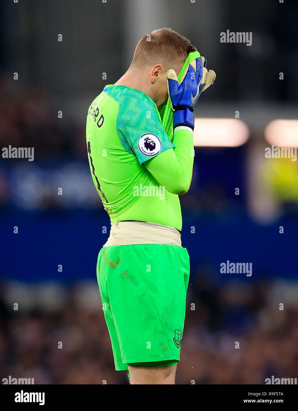 Everton goalkeeper jordan pickford shows hi-res stock photography and ...