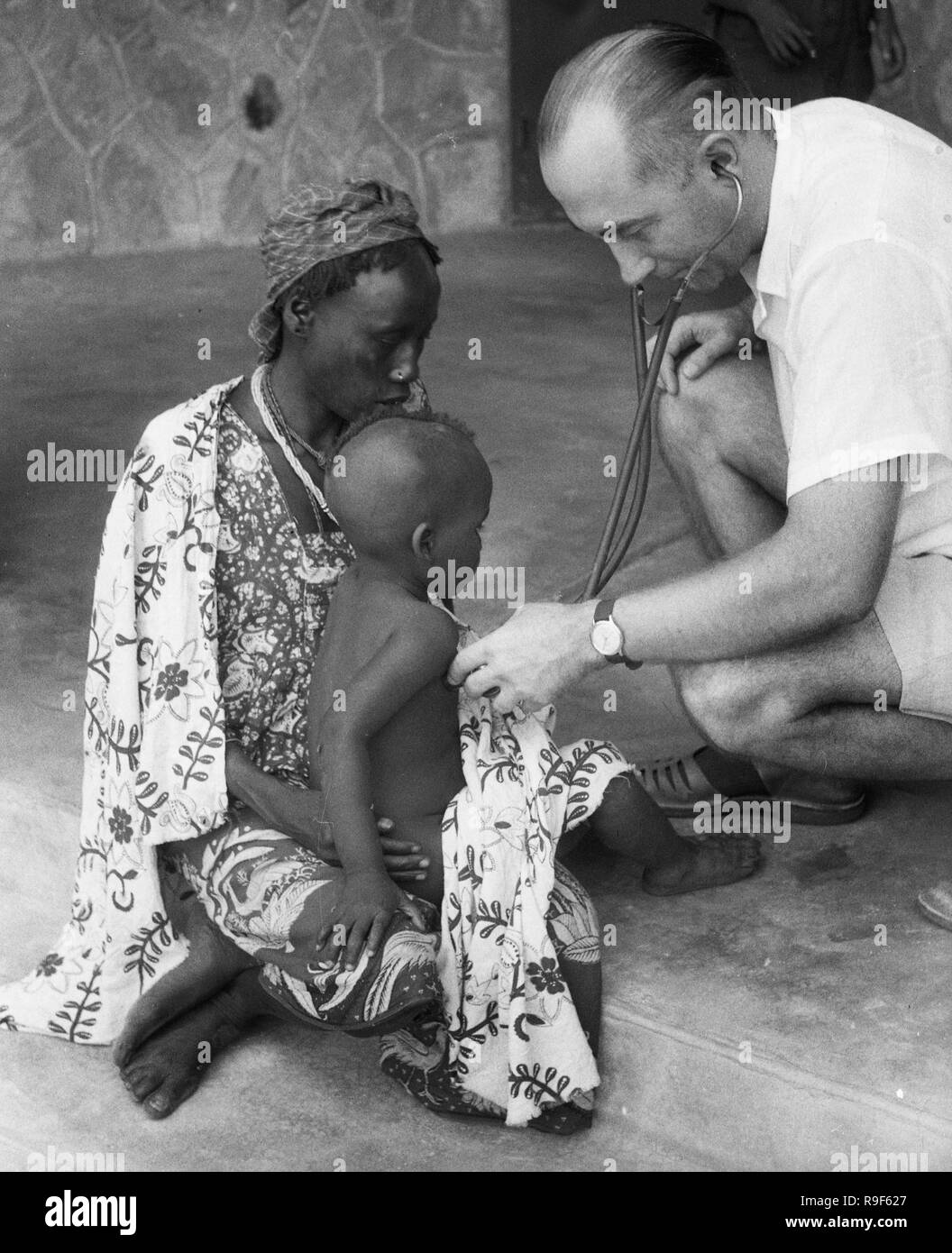 Medical examination 1950s hi-res stock photography and images - Alamy