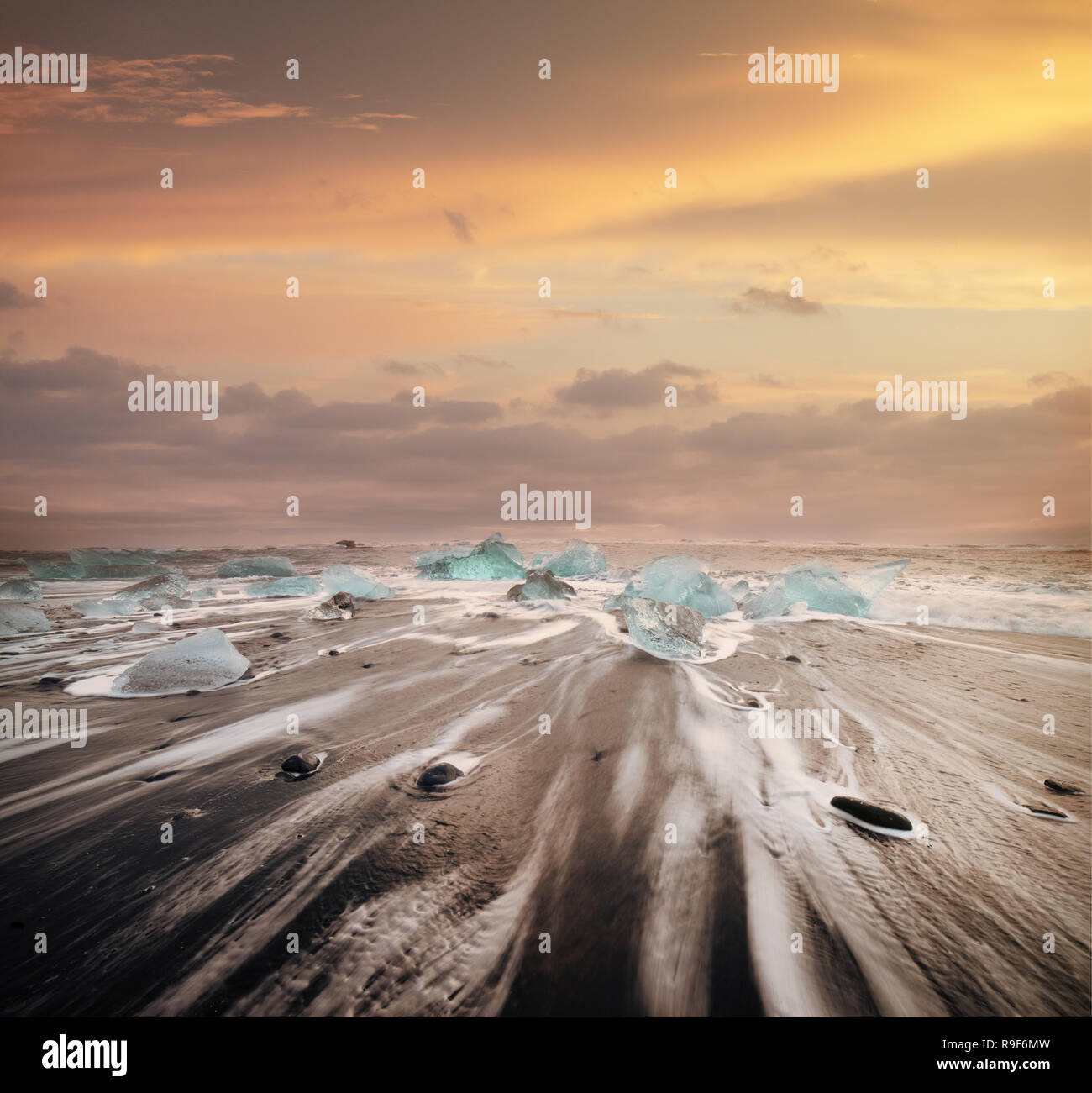 Crashing waves beach hi-res stock photography and images - Alamy