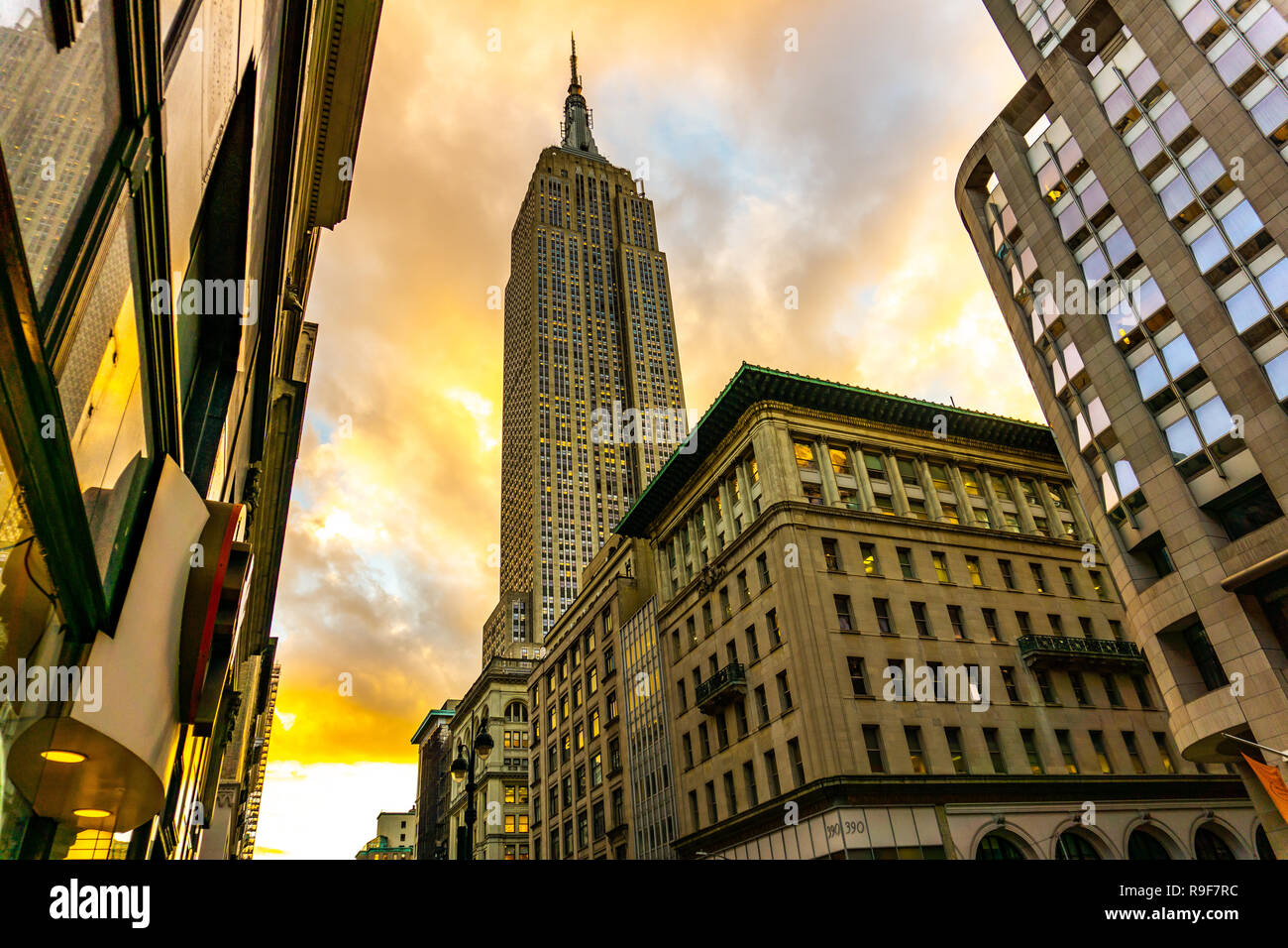Empire state building sunset hi-res stock photography and images - Alamy