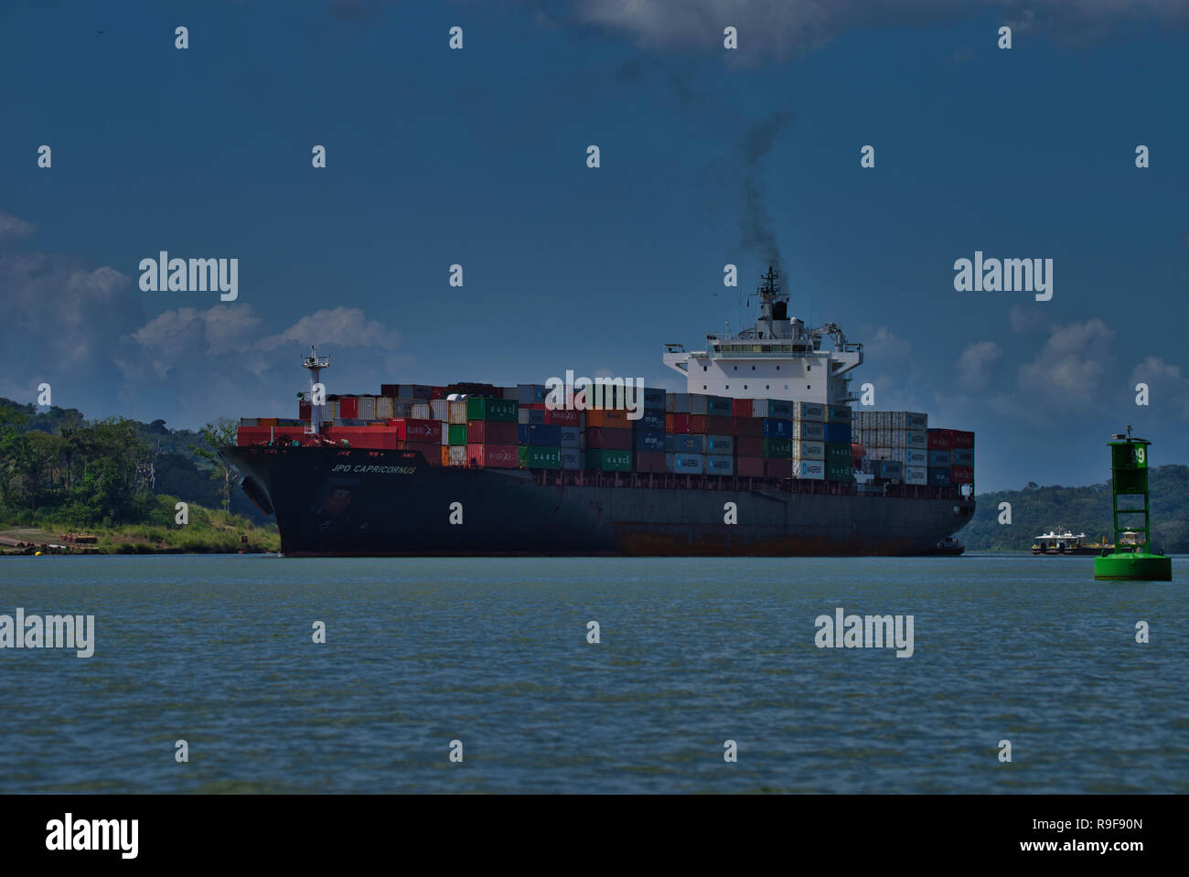 Cargo ships panama canal hi-res stock photography and images - Alamy