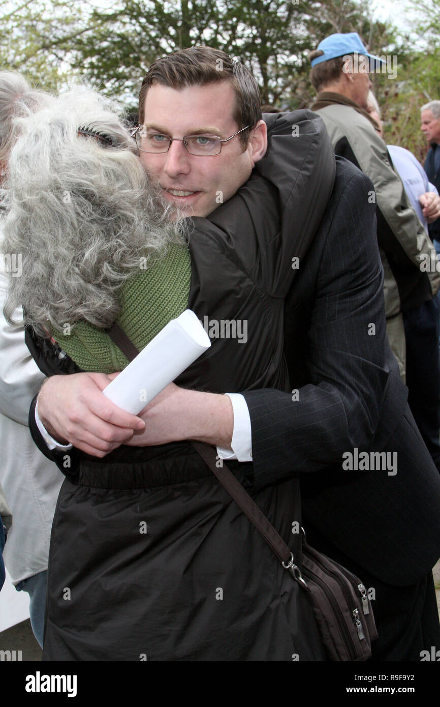 New York - April 17: Ed Braunstein greets supporters at the Campaign ...