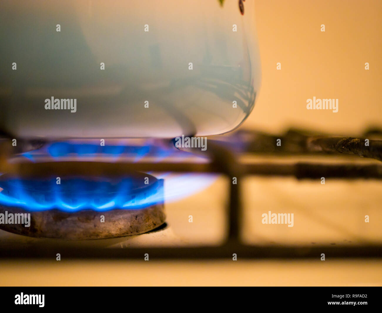 Water boiling inside cooking pot hi-res stock photography and images ...