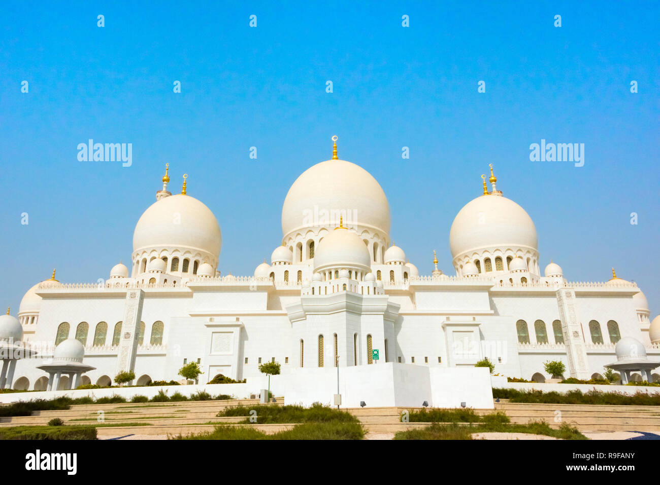 Sheikh Zayed Grand Mosque, Abu Dhabi, United Arab Emirates Stock Photo ...