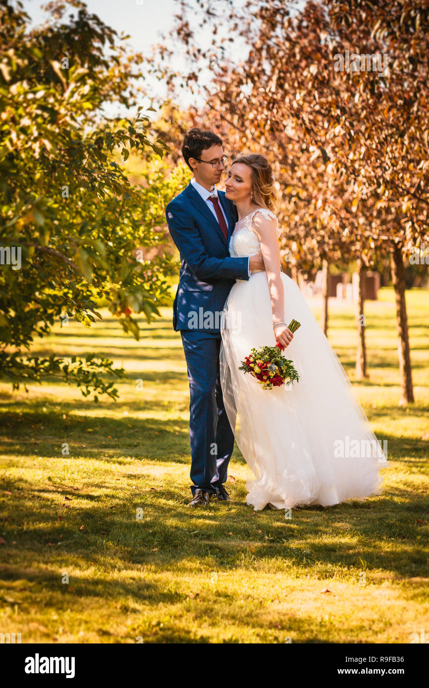 Stylish wedding couple blonde hi-res stock photography and images - Alamy