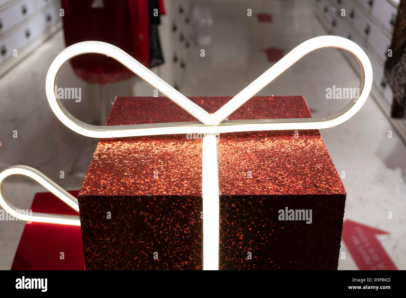 Red gift box detail hi-res stock photography and images - Alamy