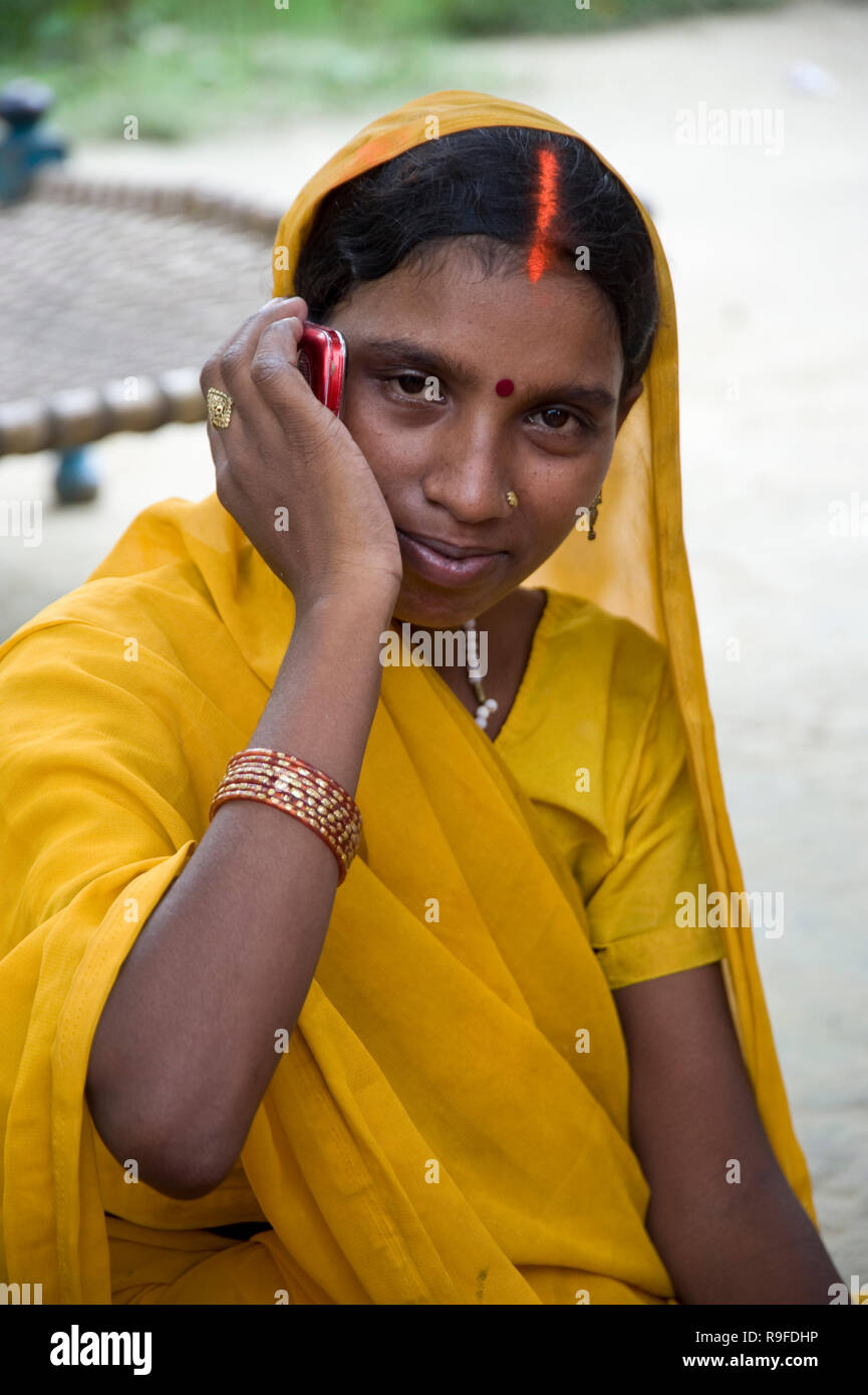 Mobile phone rural india woman hi-res stock photography and images - Alamy