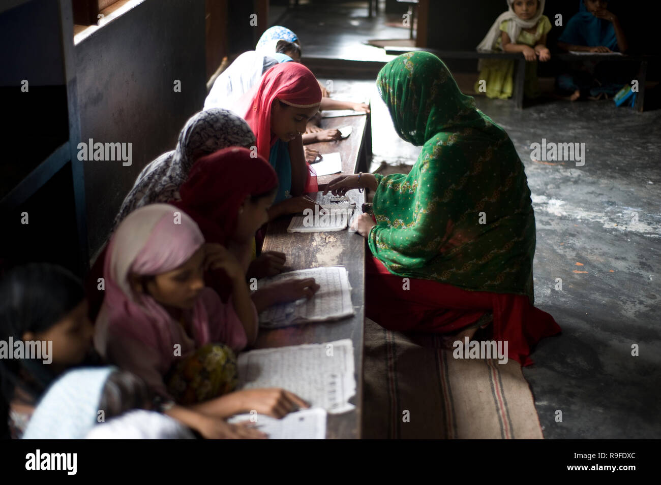Muslim burka classroom hi-res stock photography and images - Alamy