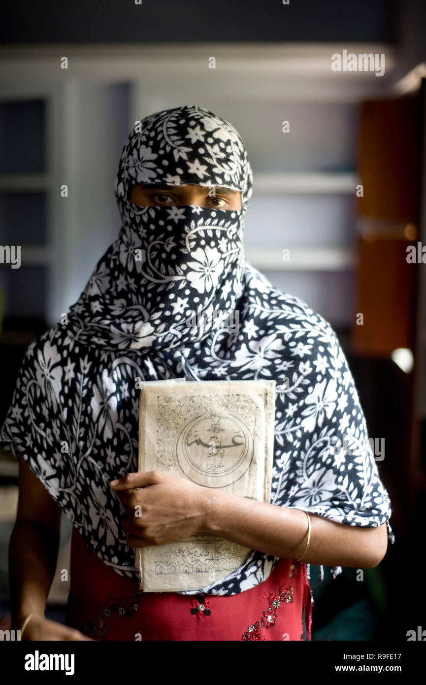 Indian muslim girl hi-res stock photography and images - Alamy