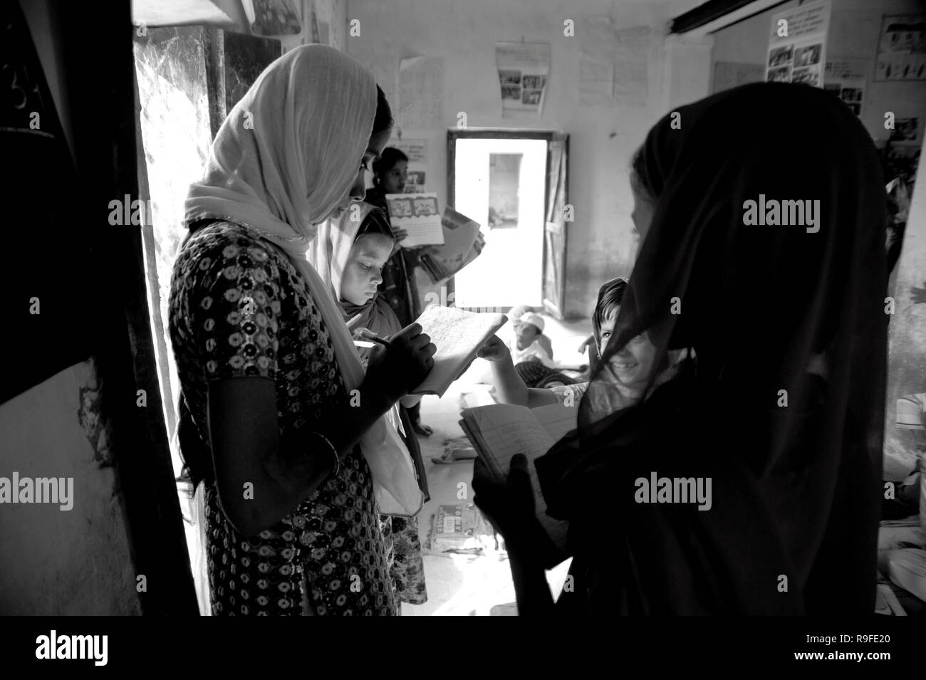 Muslim burka classroom hi-res stock photography and images - Alamy