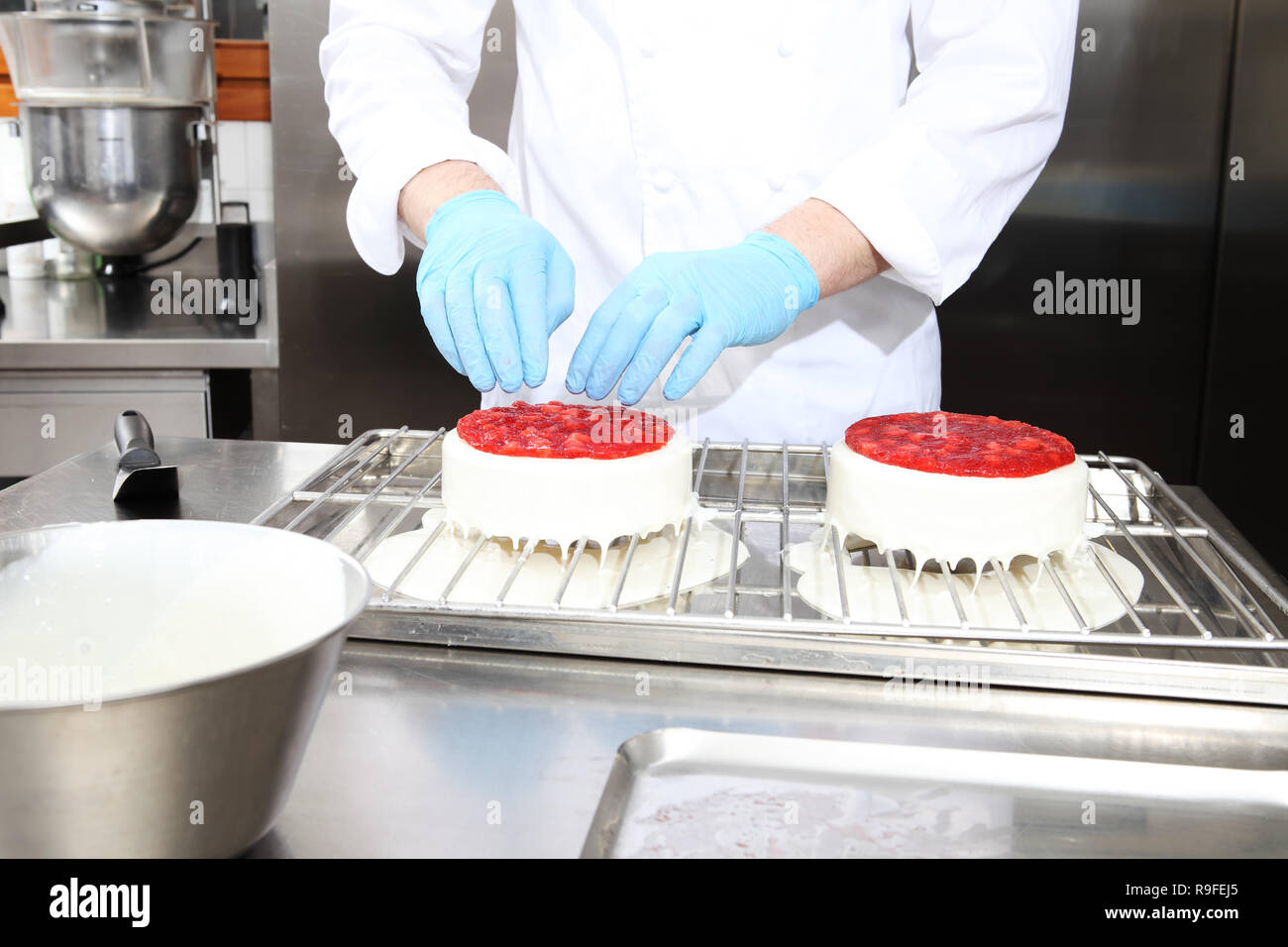 Chef cake industrial hi-res stock photography and images - Alamy