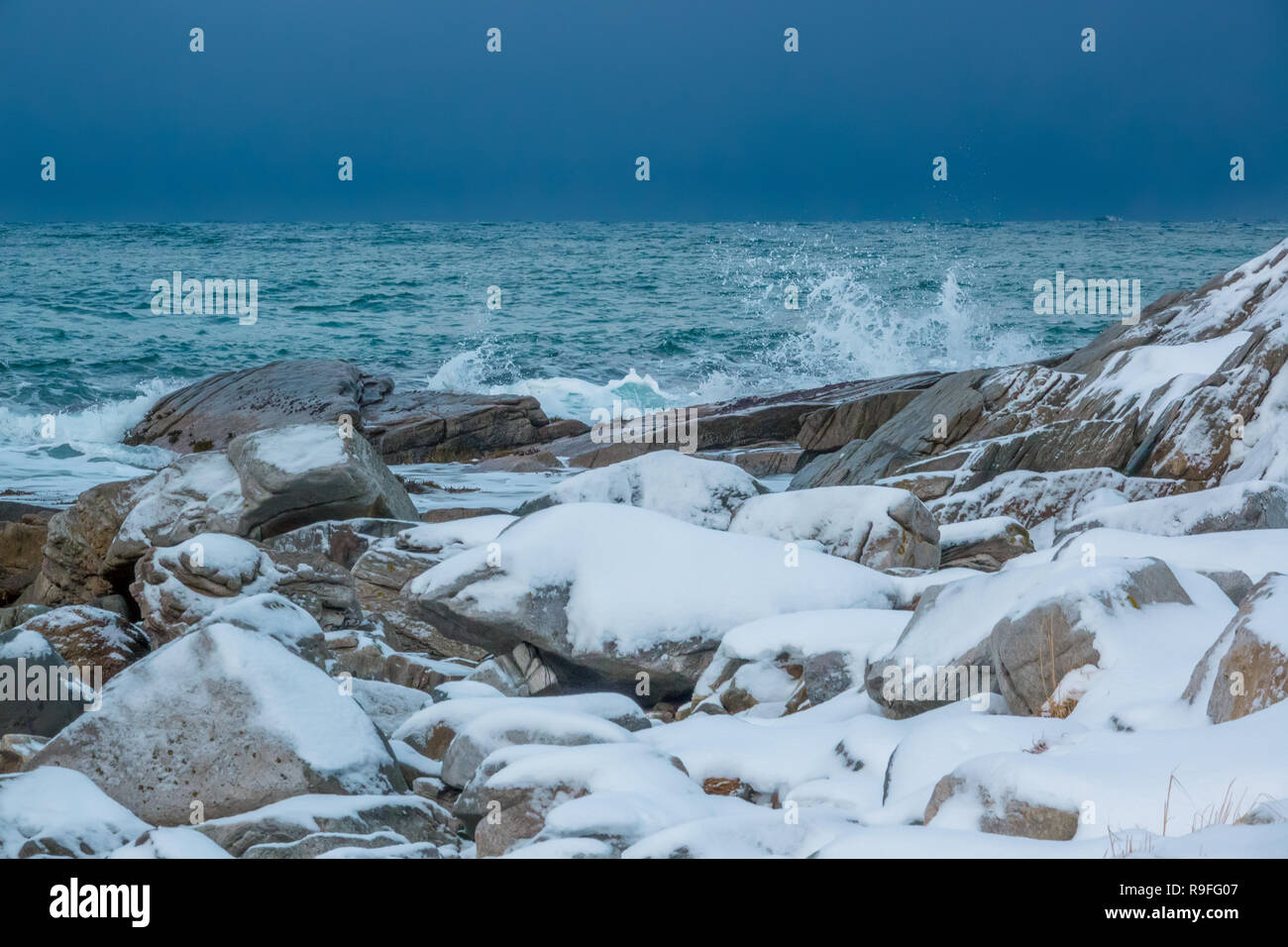 Snow splash hi-res stock photography and images - Alamy