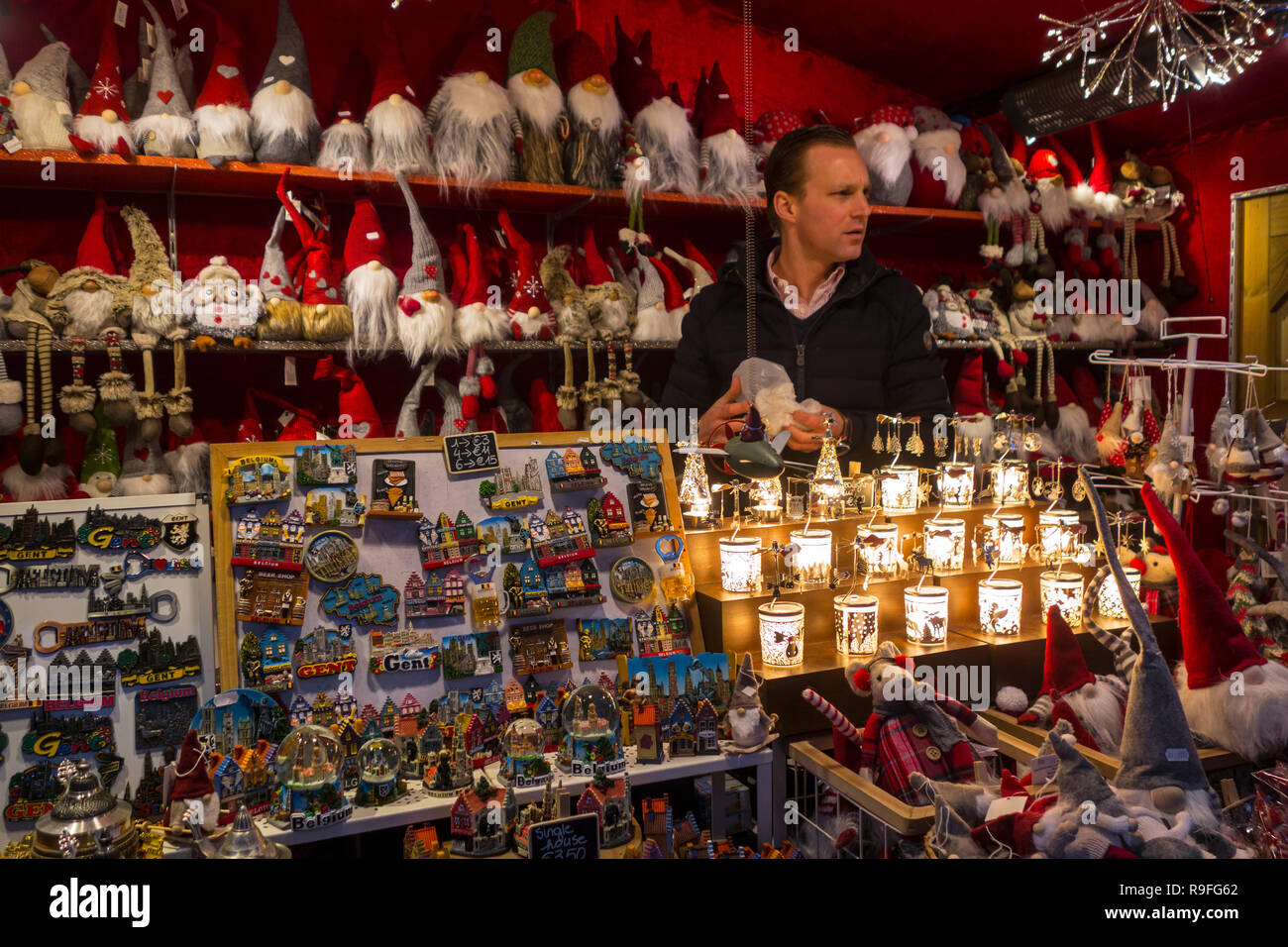 Christmas market booth stall stand hi-res stock photography and images ...