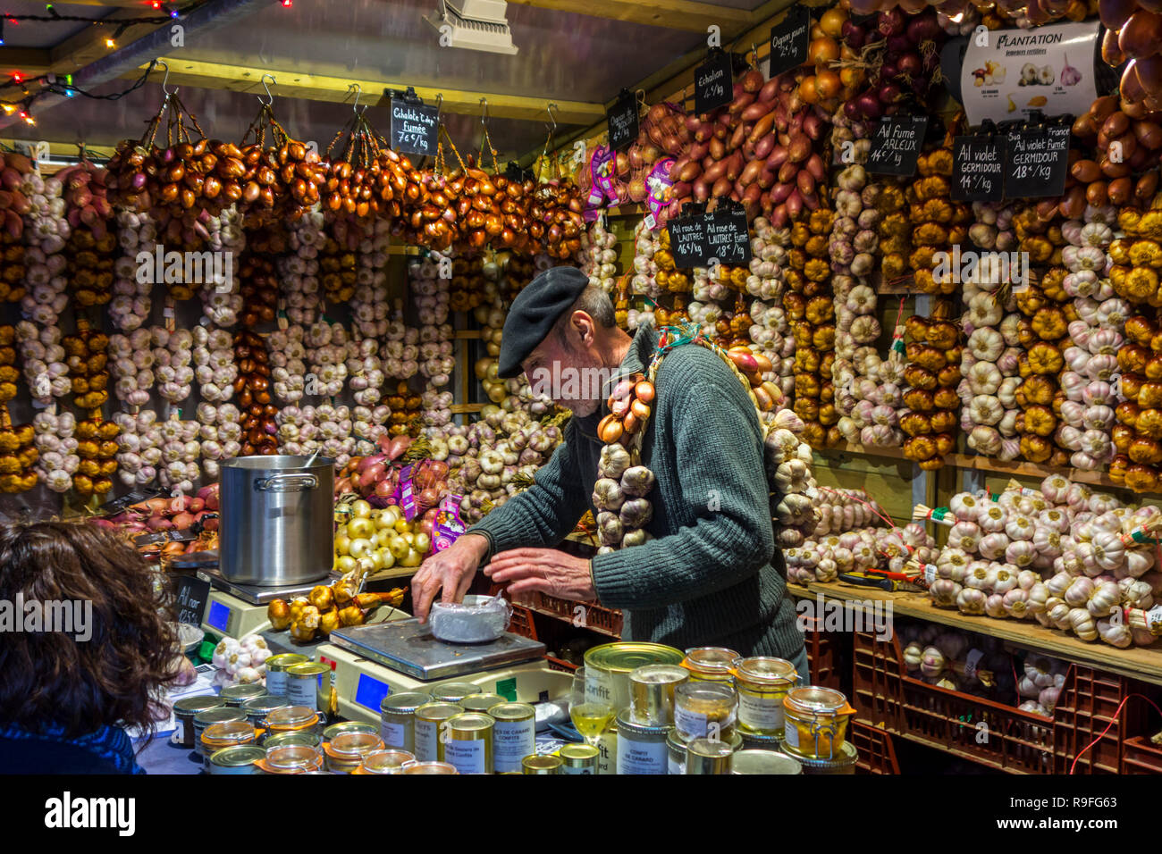 Food stall stalls booth vendor vendors hi-res stock photography and ...