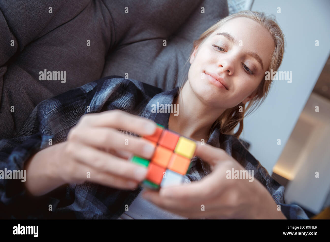 Girl with rubiks cube hi-res stock photography and images - Alamy