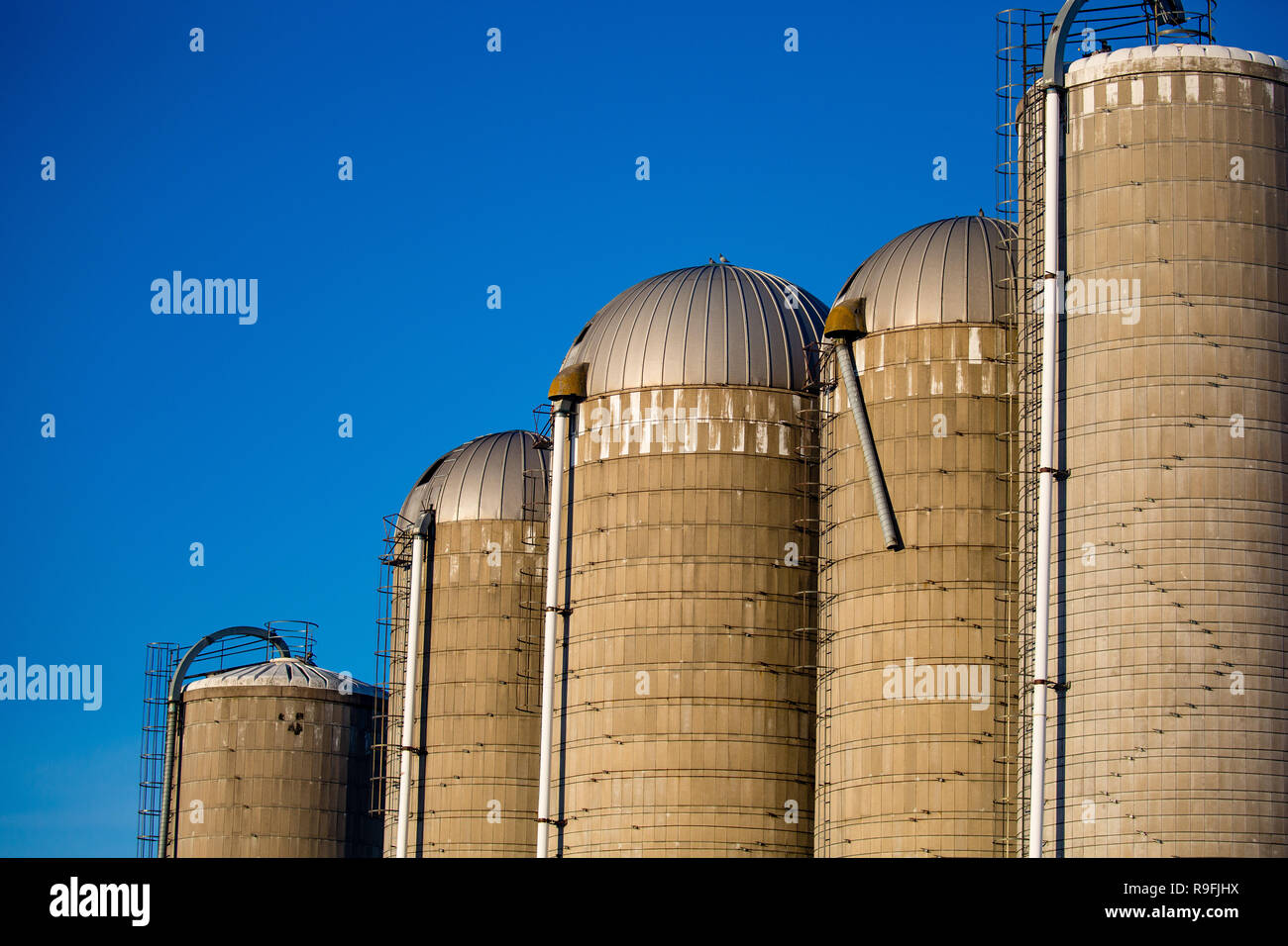 Five silos hi-res stock photography and images - Alamy