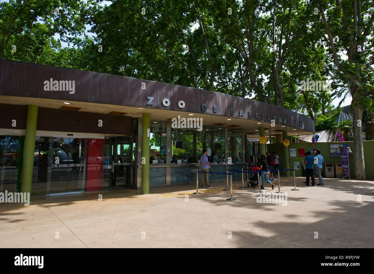 Barcelona zoo entrance spain hi-res stock photography and images - Alamy