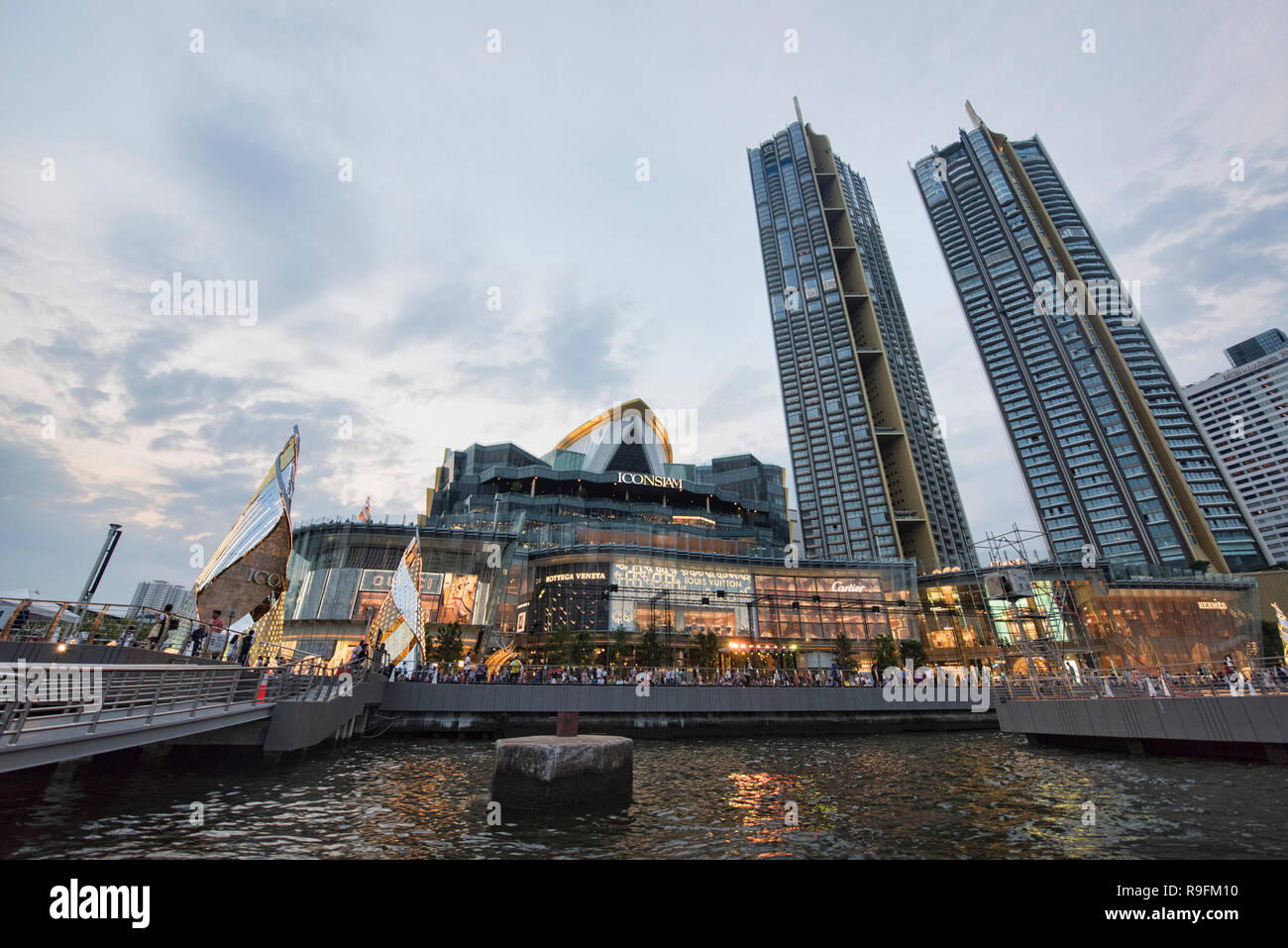 Icon siam shopping mall bangkok hi-res stock photography and images - Alamy