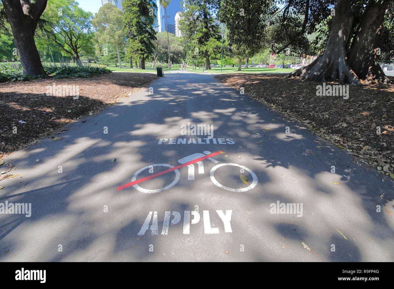 Sign no entry australia hi-res stock photography and images - Alamy