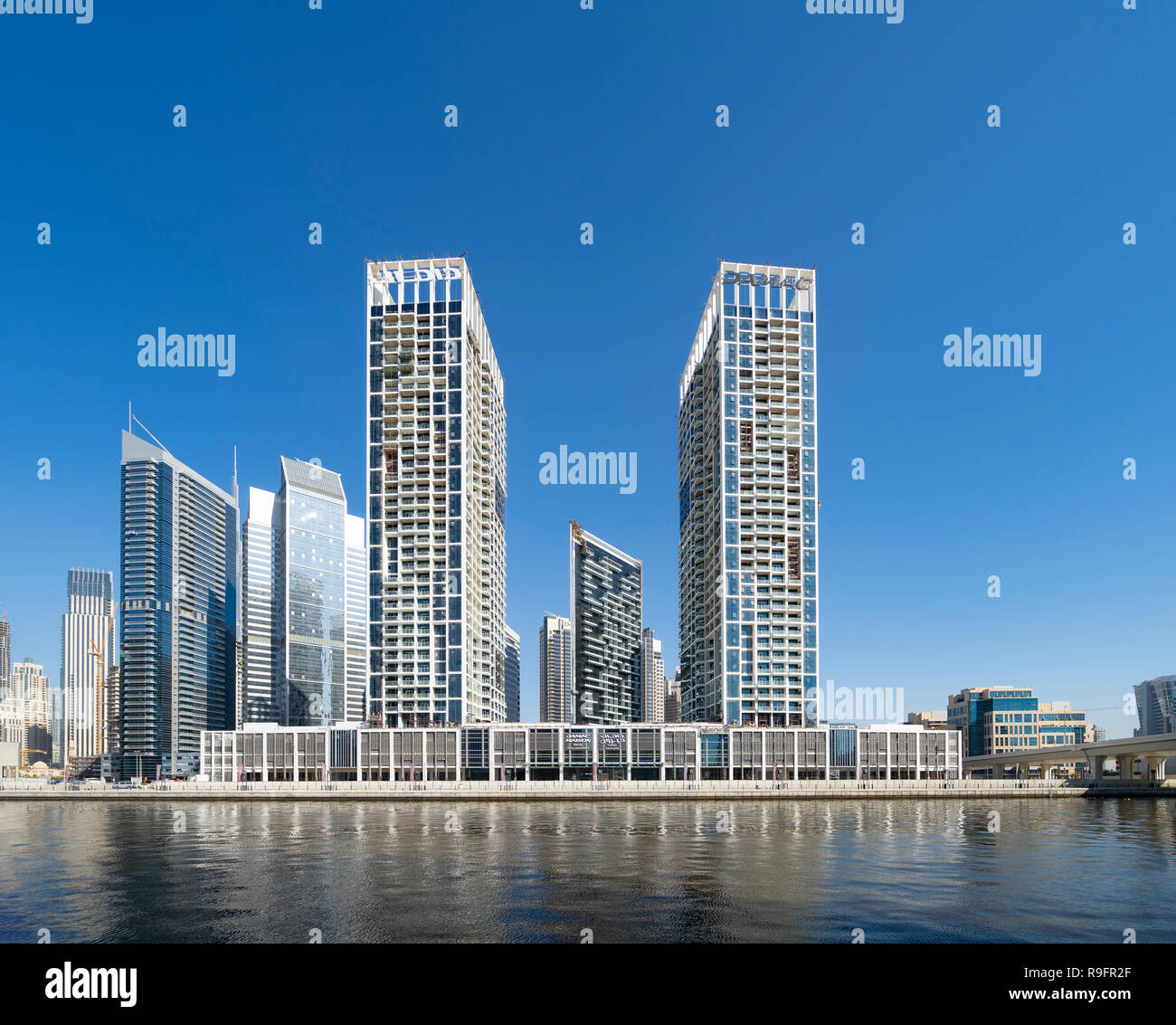 Emirates skyline hi-res stock photography and images - Alamy