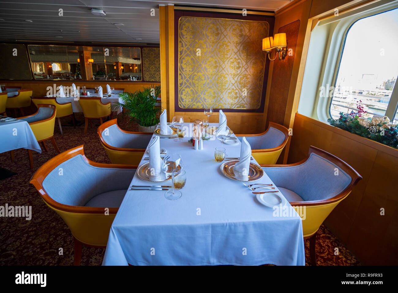 The Queen's Grill restaurant inside Queen Elizabeth 2 former ocean ...