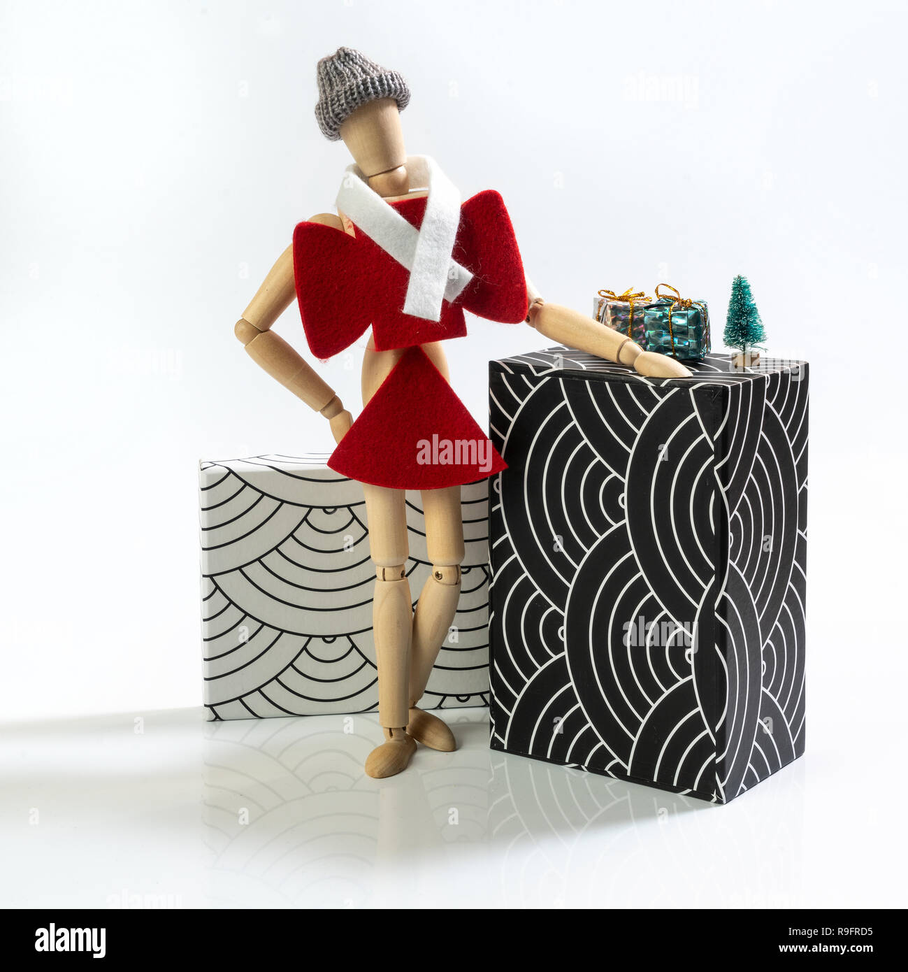 Posing doll hi-res stock photography and images - Alamy