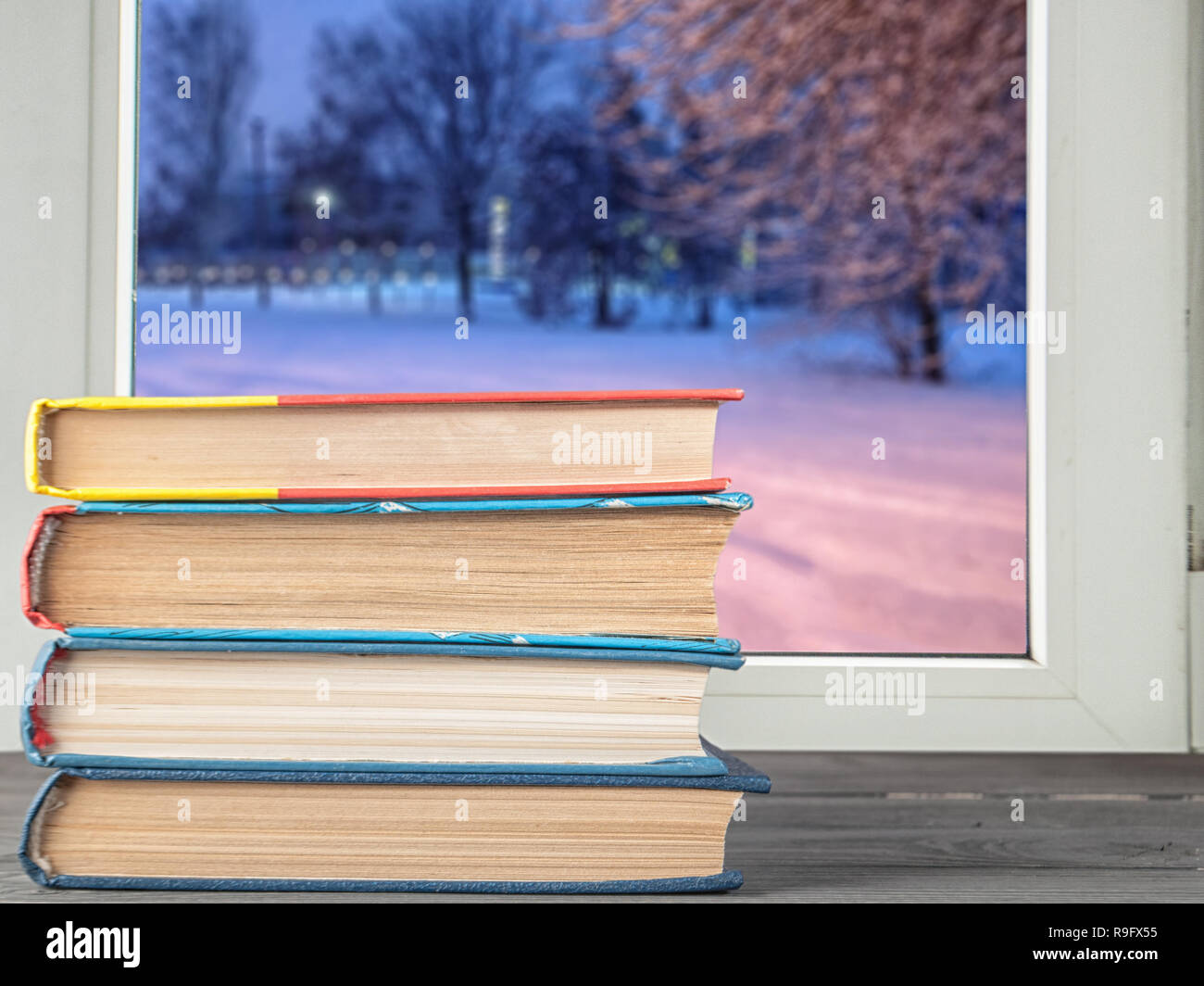 Library information desk hi-res stock photography and images - Alamy