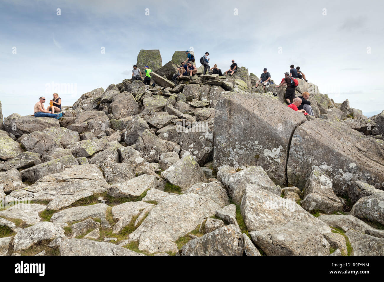 Tryfan in snowdonia hi-res stock photography and images - Alamy