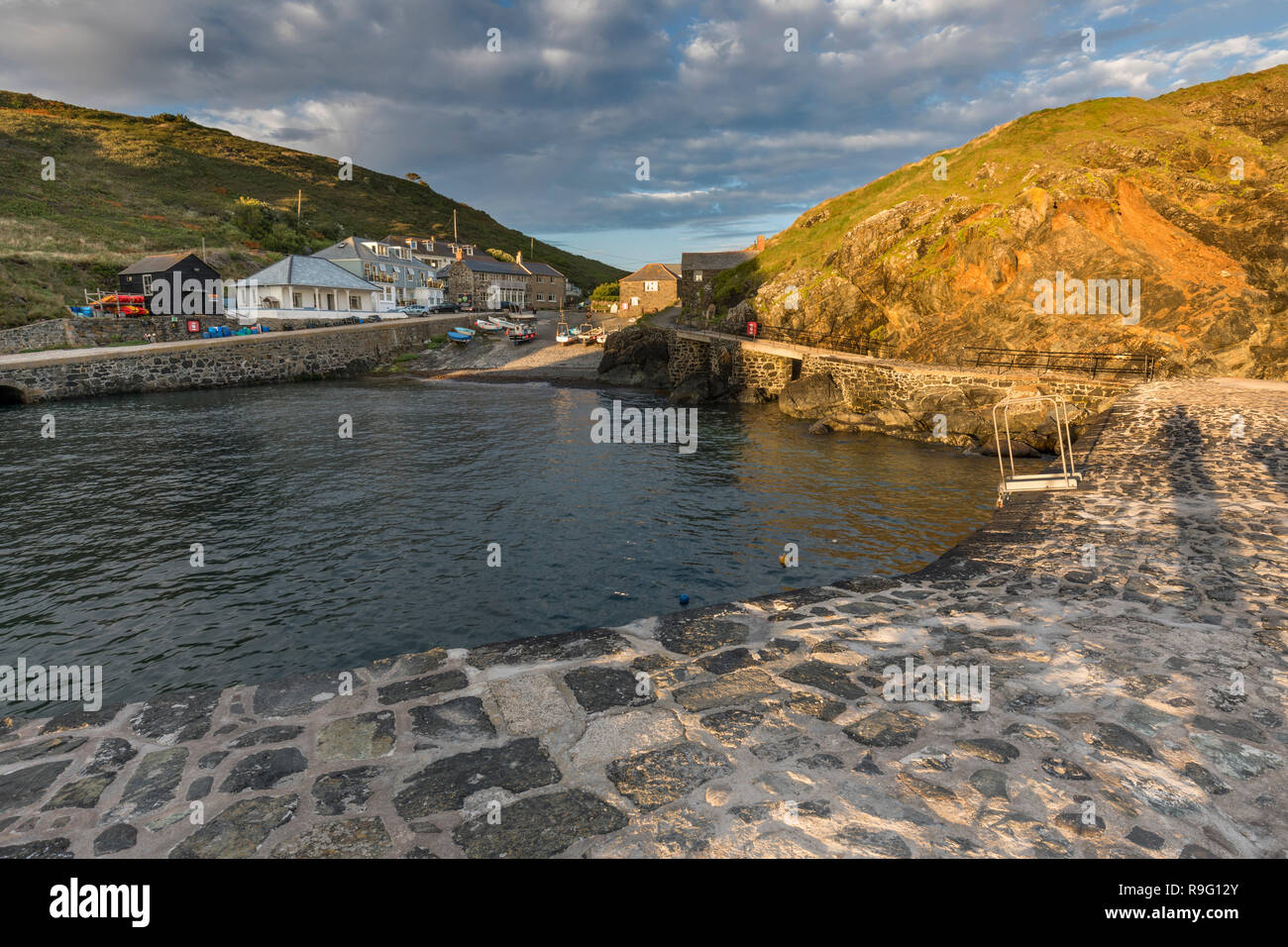 Mullion wall hi-res stock photography and images - Alamy