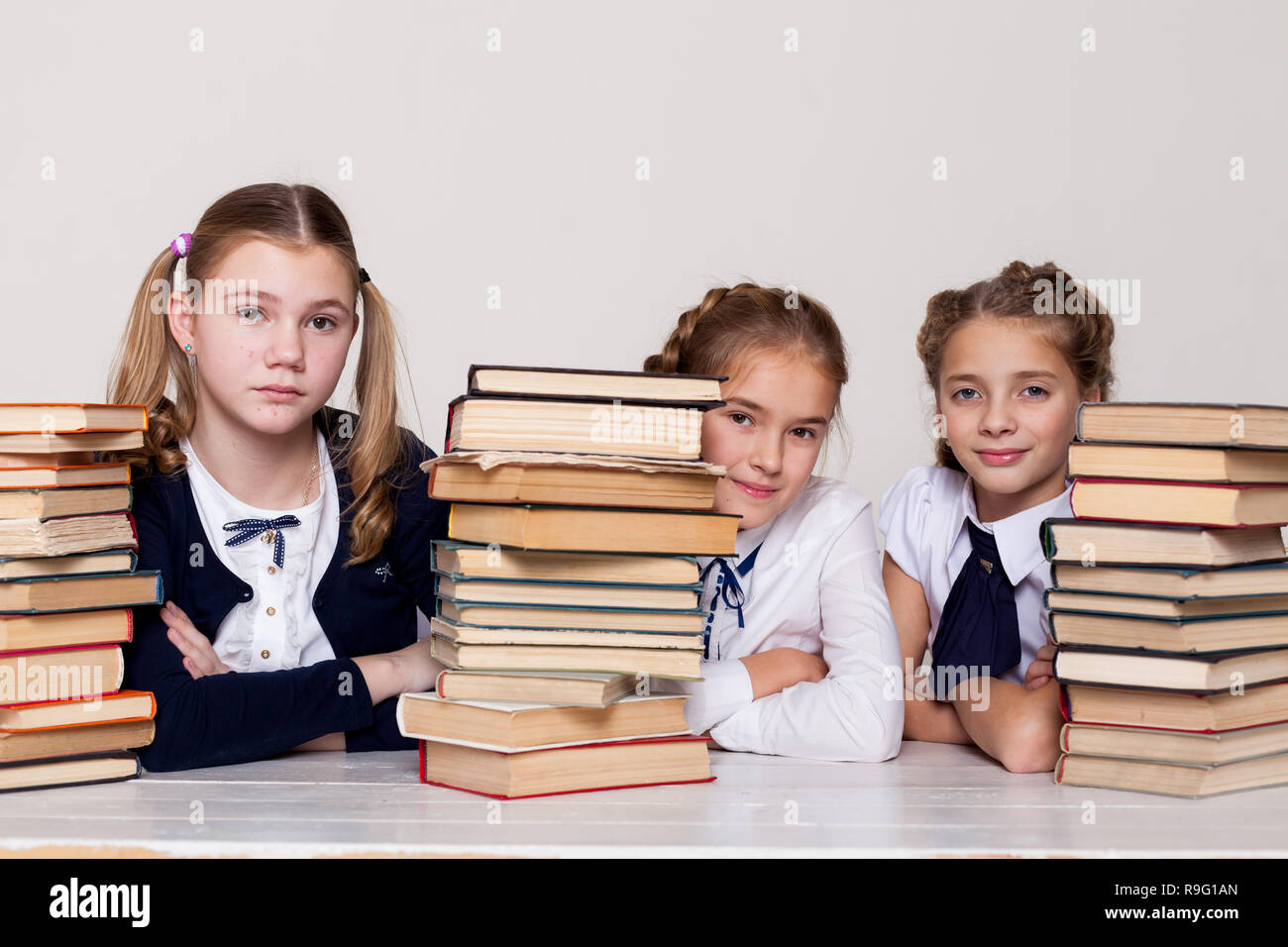 Girl making presentation to class hi-res stock photography and images ...