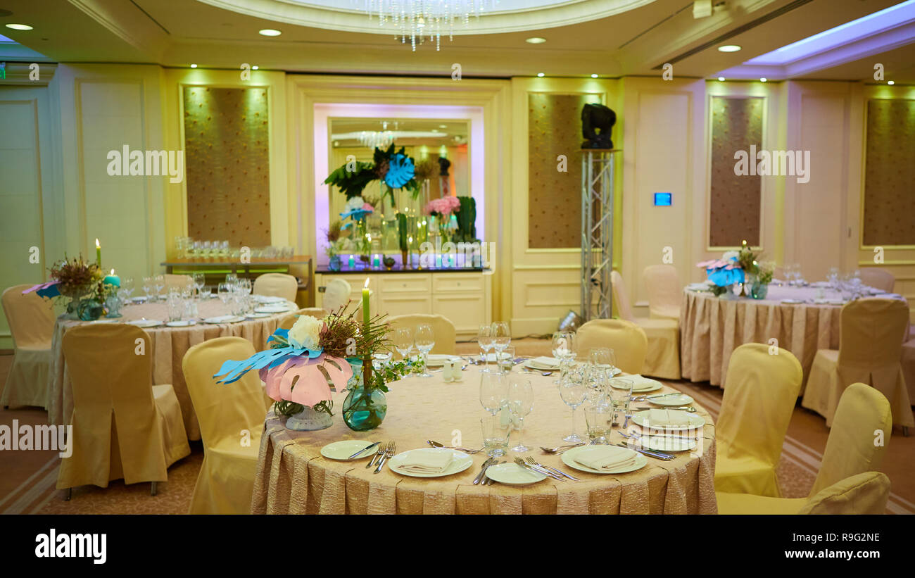 The luxury wedding reception dinner table setup Stock Photo - Alamy