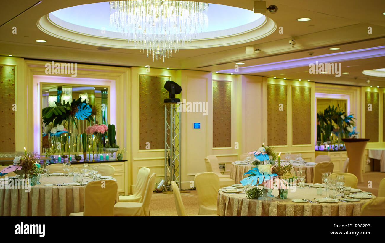The luxury wedding reception dinner table setup Stock Photo - Alamy