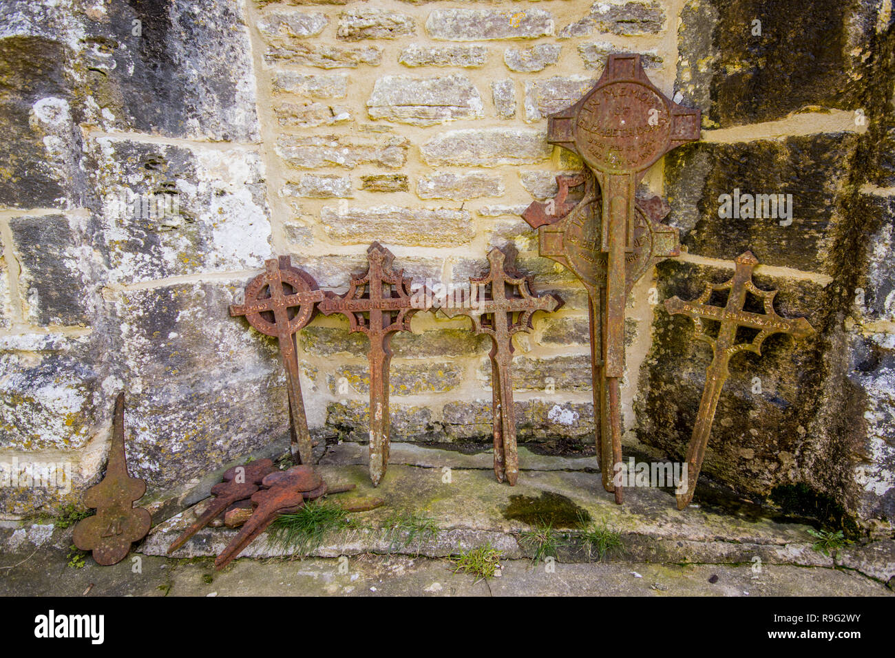 Iron grave marker hi-res stock photography and images - Alamy