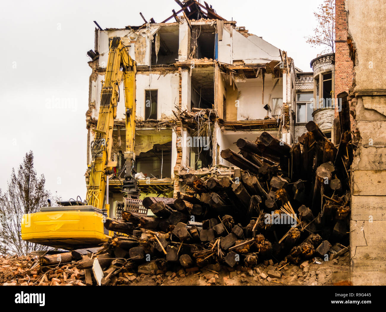 demolition works building Stock Photo - Alamy