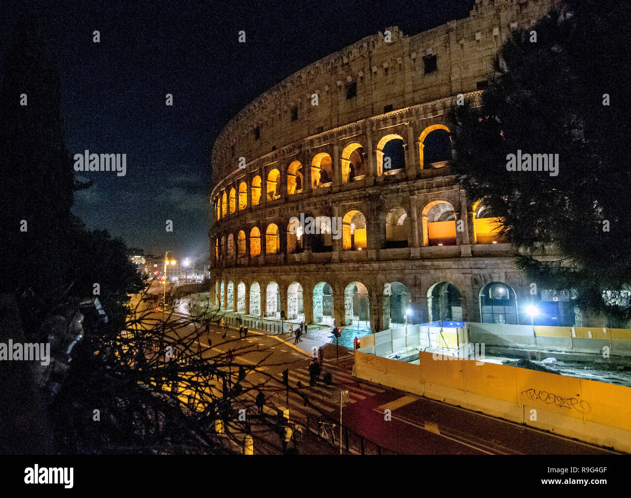 Romans colosseum square hi-res stock photography and images - Alamy