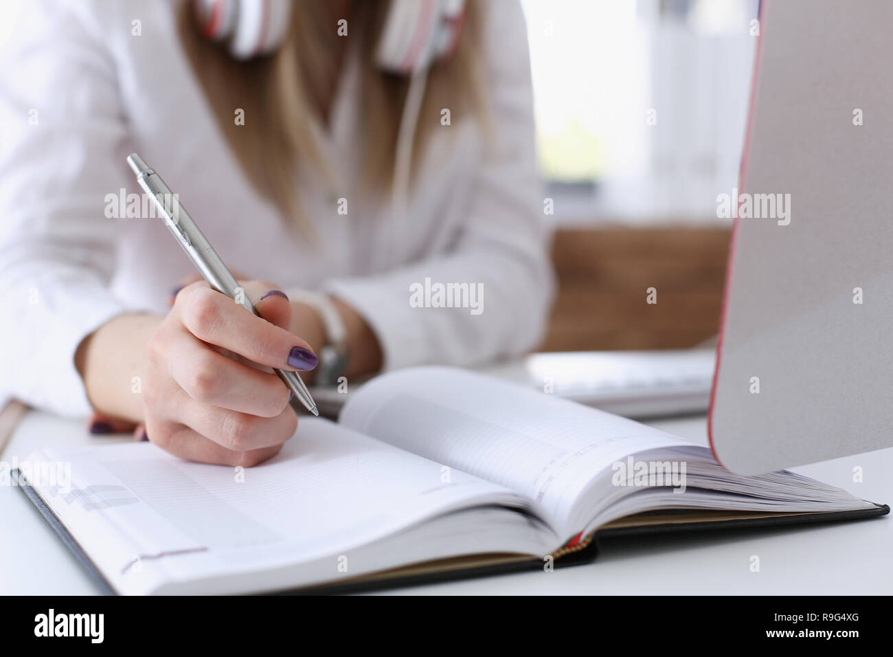 Female hands making notes with silver pen while Stock Photo - Alamy
