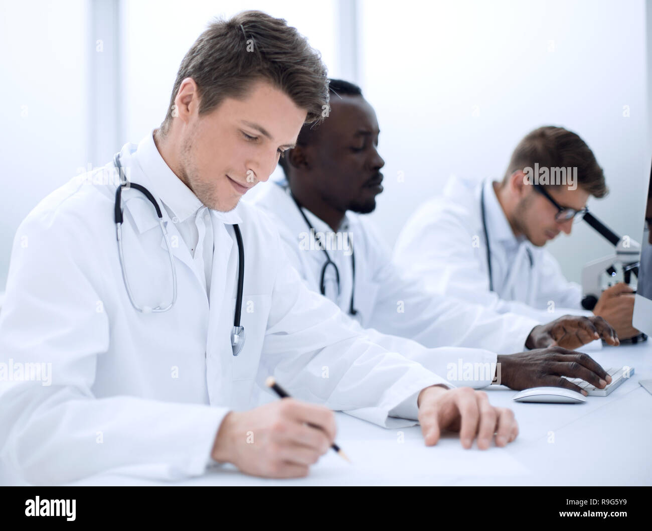 group of doctors working in the hospital laboratory Stock Photo - Alamy
