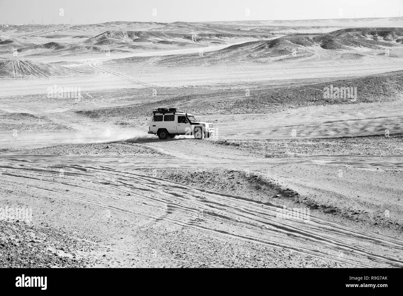 Race in sand desert. Car suv overcomes sand dunes obstacles ...