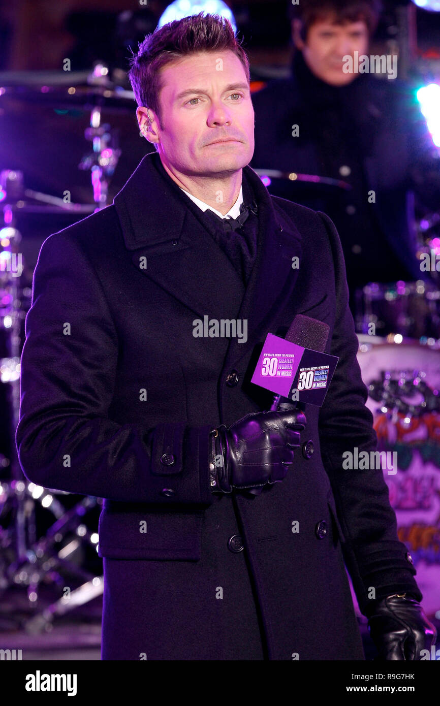NEW YORK, NY - DECEMBER 31: Ryan Seacrest hosts the New Year's Eve 2014 ...