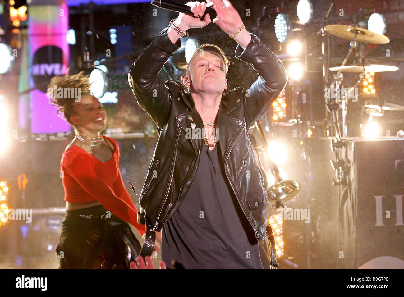 NEW YORK, NY - DECEMBER 31: Macklemore performs on stage at the New ...