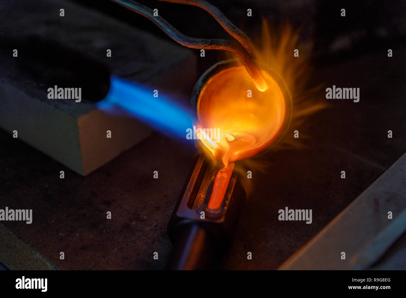 goldsmith's workshop, gold melt Stock Photo - Alamy