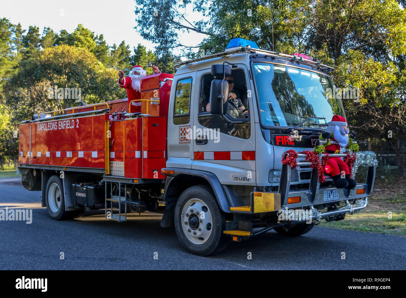 Enfield, Victoria, Australia. 24th Dec, 2018. Santa Clause makes an ...